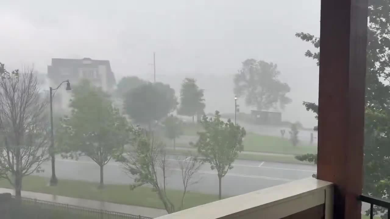 US: Strong storm brings sideways rain to Little Rock metro