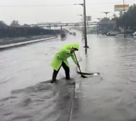 Lluvias colapsan calzada Ignacio Zaragoza; afectan servicios de Metro y ...