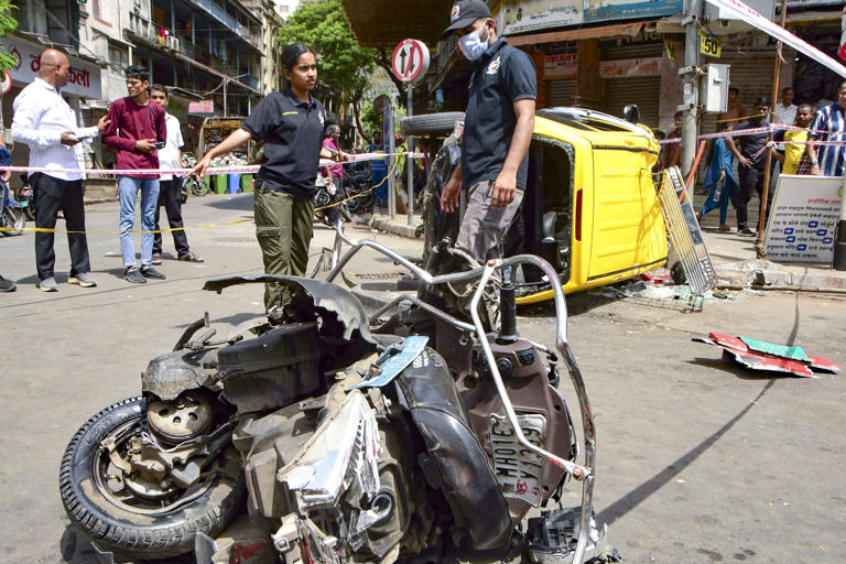 Mumbai: 1 killed, 6 injured as BEST bus hits vehicles; driver claims he ...