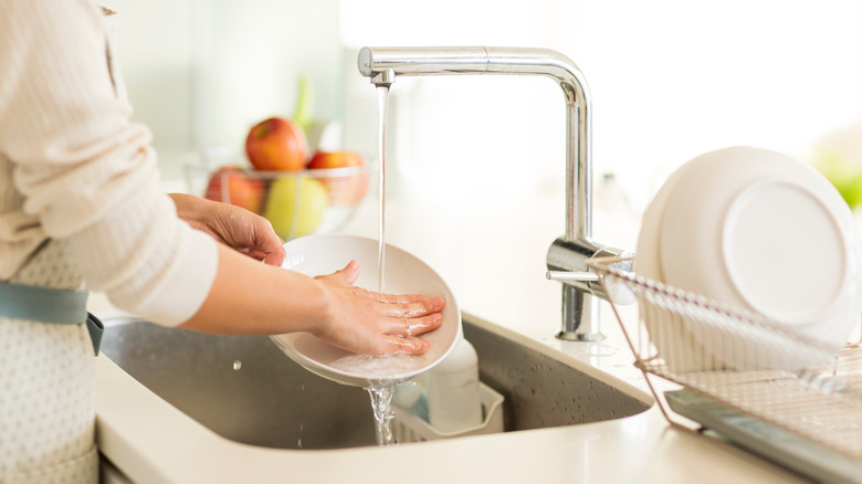 5 mistakes to avoid when hand-washing your dishes