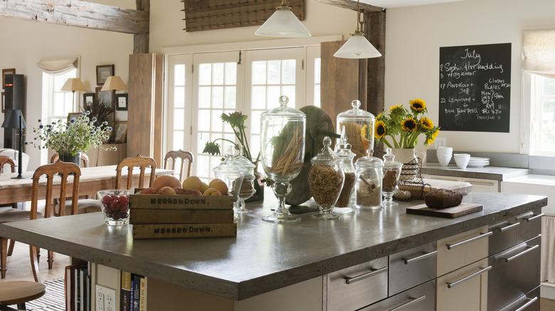 Turn an old plastic container lid into cute countertop decor with a ...