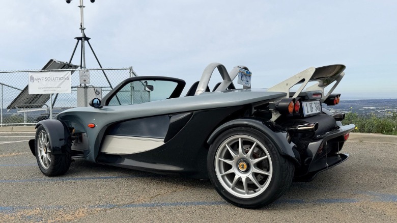 The 340R was the smart Crossblade of Lotus Elises, and you could own 1 ...