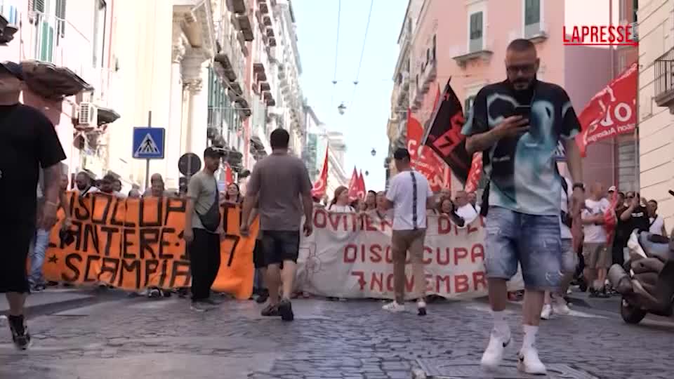 Napoli, blocco stradale dei disoccupati: "Soluzioni condivise per ...