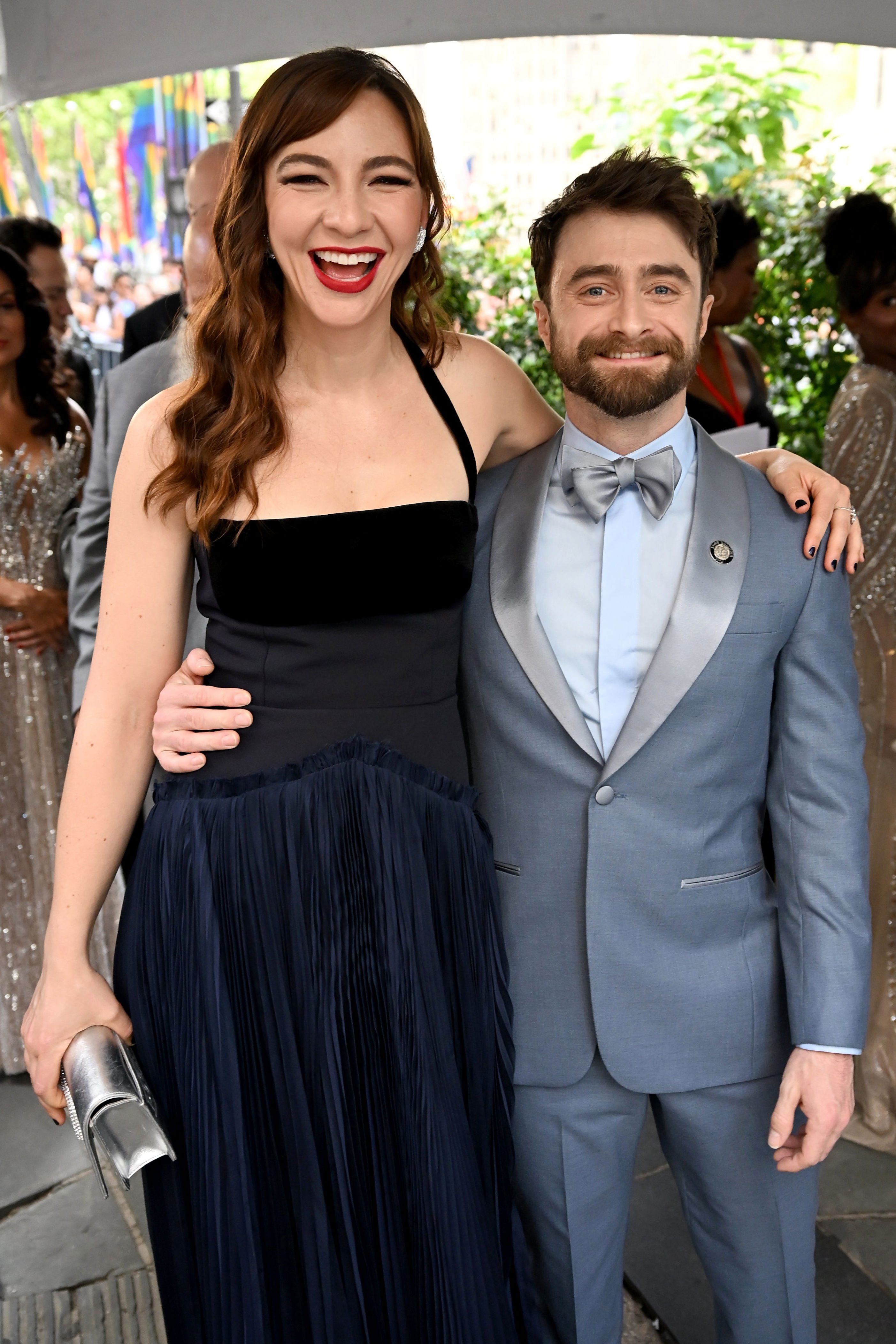 Here's why people love Daniel Radcliffe's pics with his girlfriend at ...