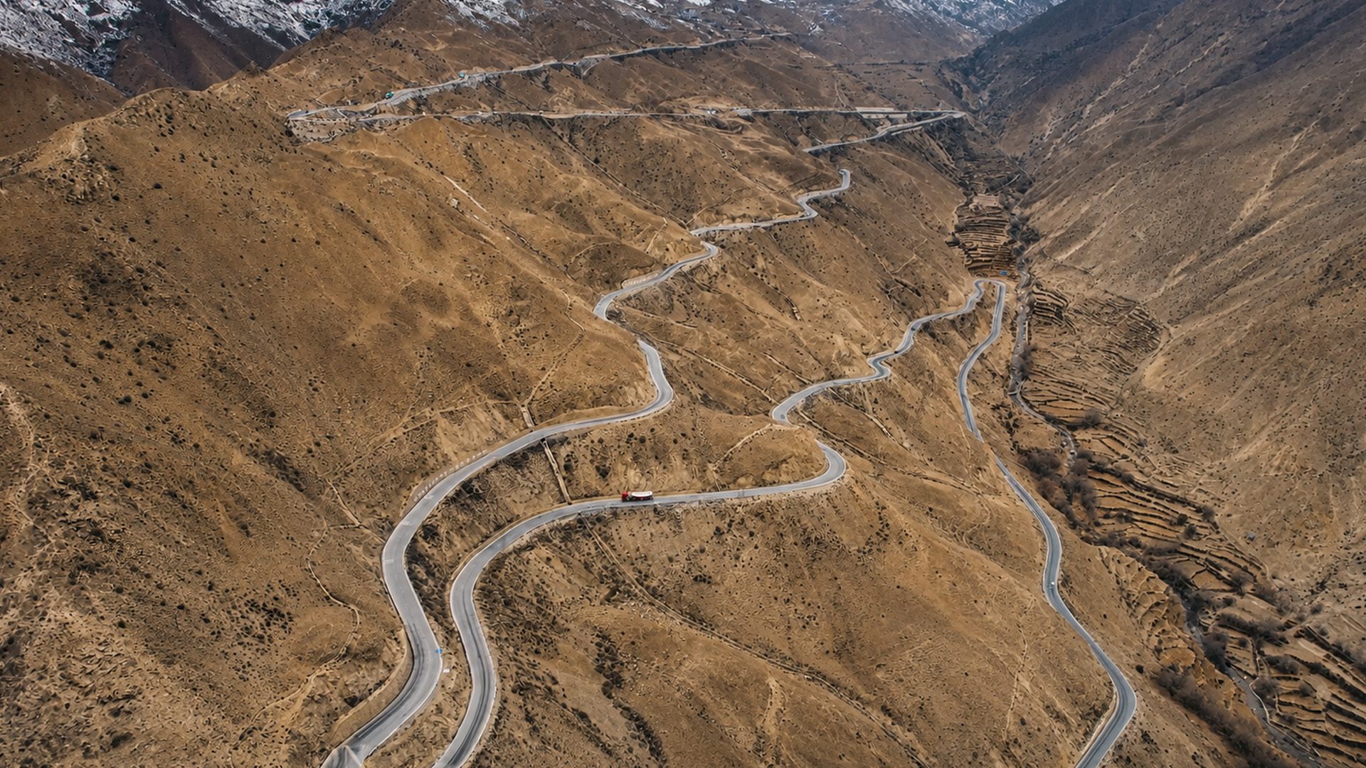A mountain road with no easy turns