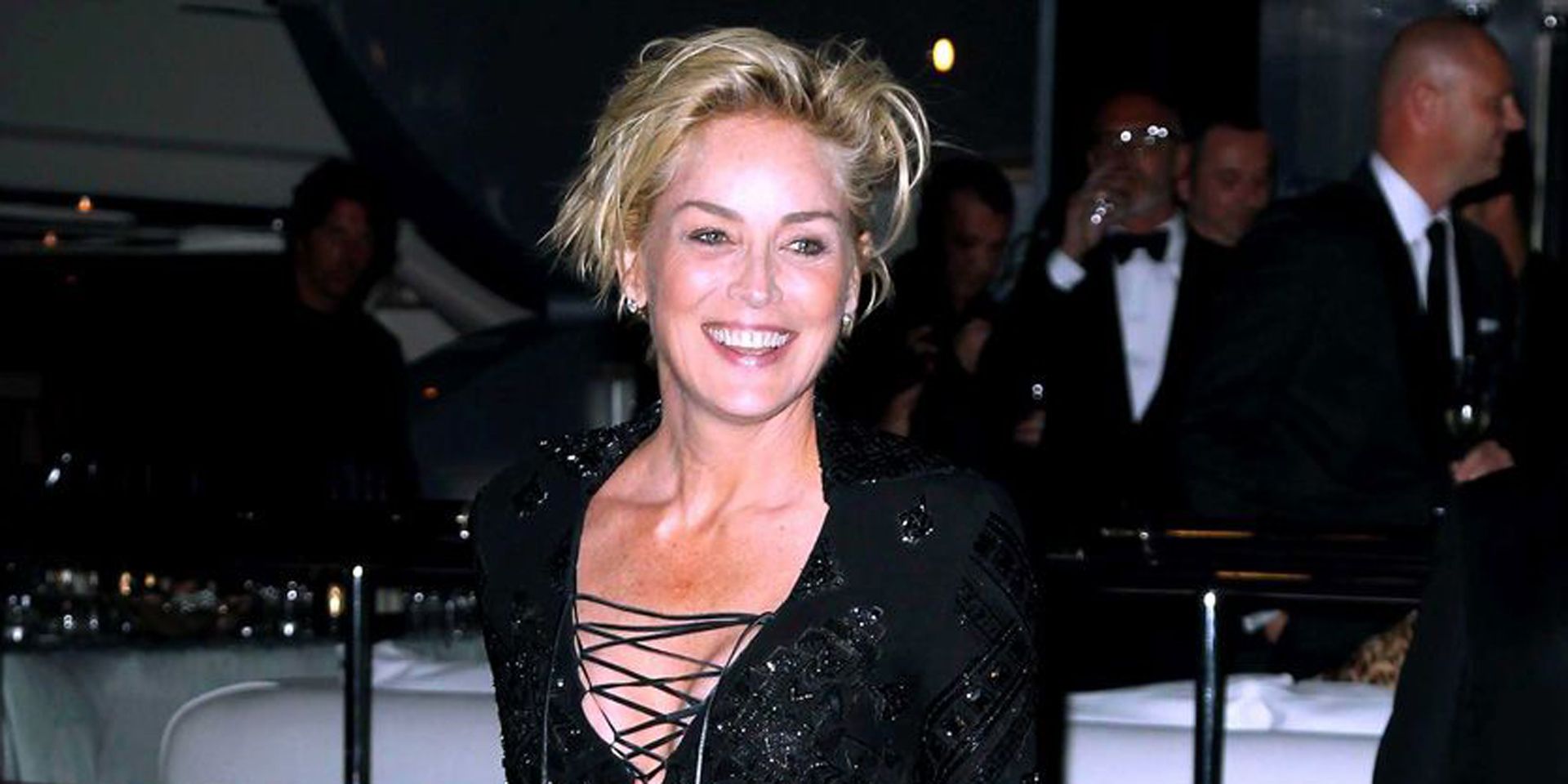 Sharon Stone, l’errore nella diagnosi del tumore al seno: «Mio marito ...