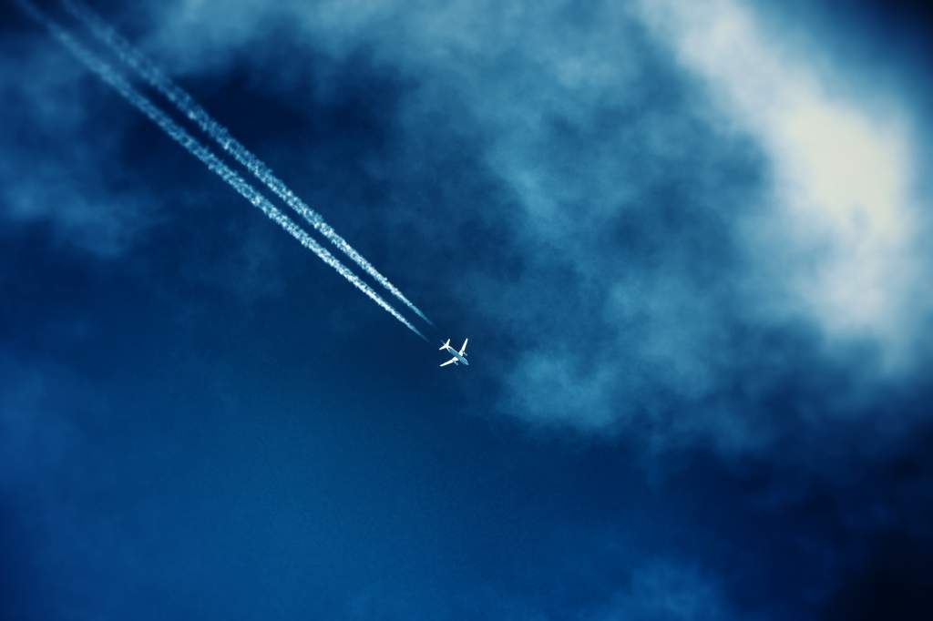 Former airline captain accused in 'complex fraud' around unlicensed ...
