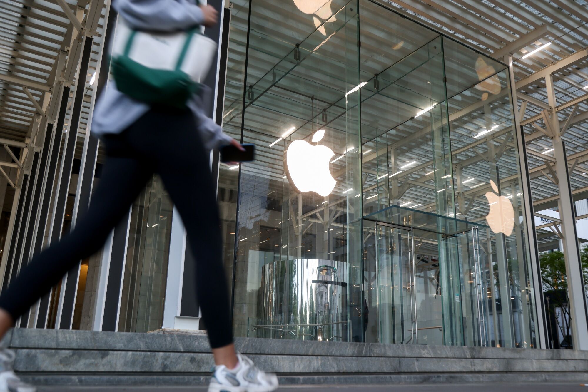 Apple unveils next generation of AI platform, including new Siri