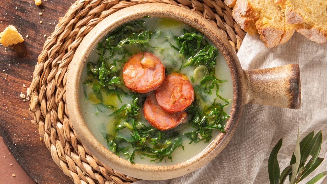Chega de caldo verde ralo: truques para deixá-lo cremoso e saboroso
