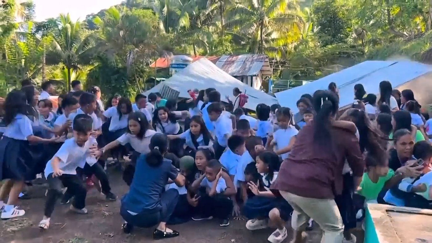 A 7.8 magnitude quake in the Philippines kills at least 35, collapses ...