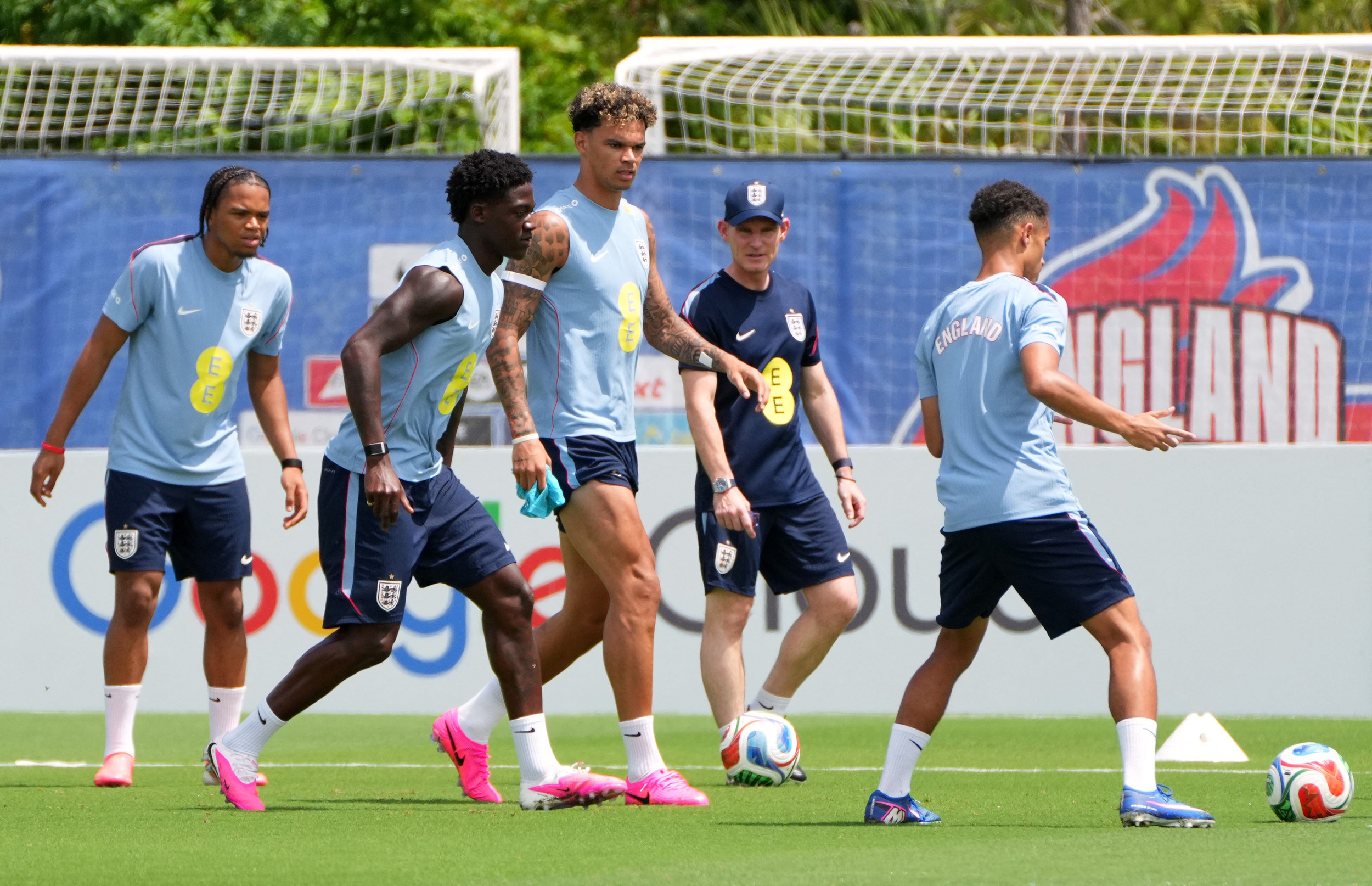 ‘Missed a trick’ – International boss blasted for Liverpool player’s ...