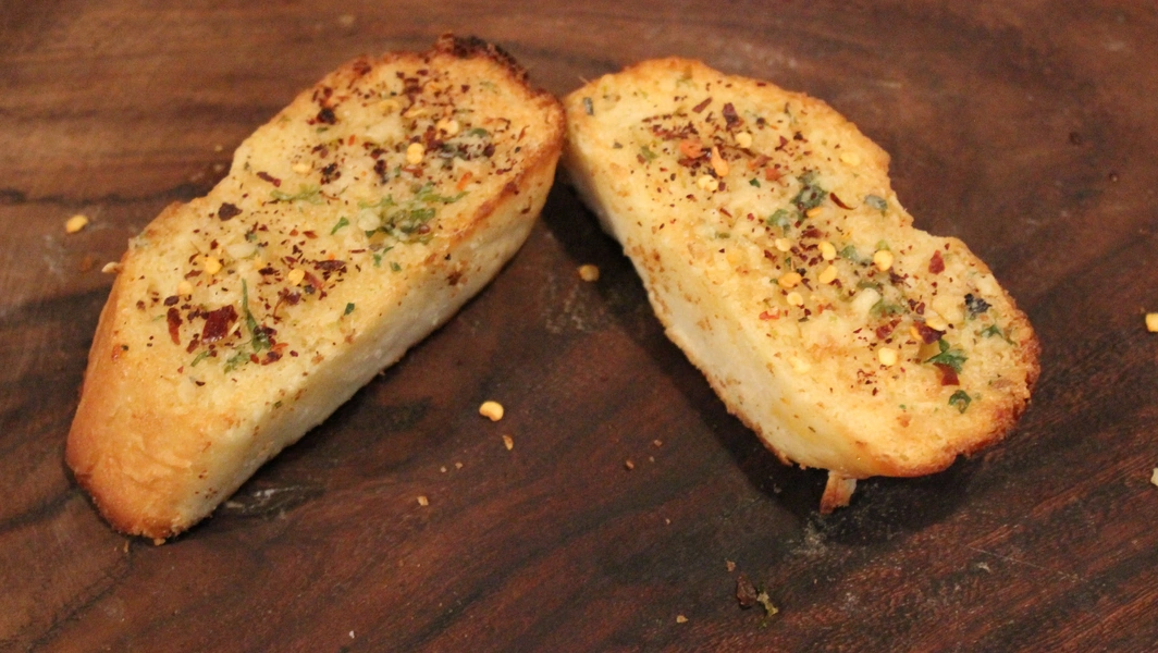 7 frozen garlic breads ranked by taste and texture