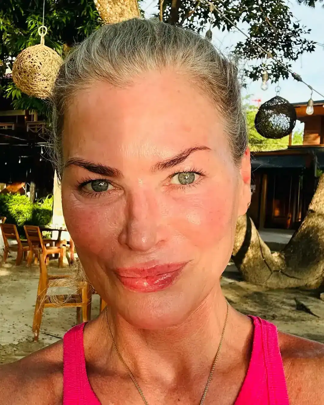 Ex modelo Carré Otis denuncia magnate de la moda por múltiples violaciones