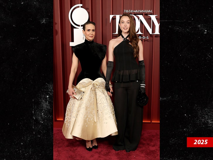 Sarah Paulson cozies up to Warren Beatty's daughter at Tonys, no sign ...