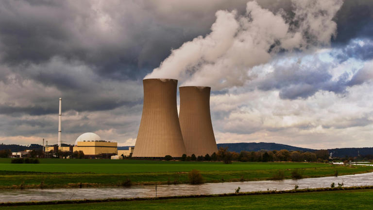 Two mothballed US nuclear plants, Palisades and Three Mile Island, are ...