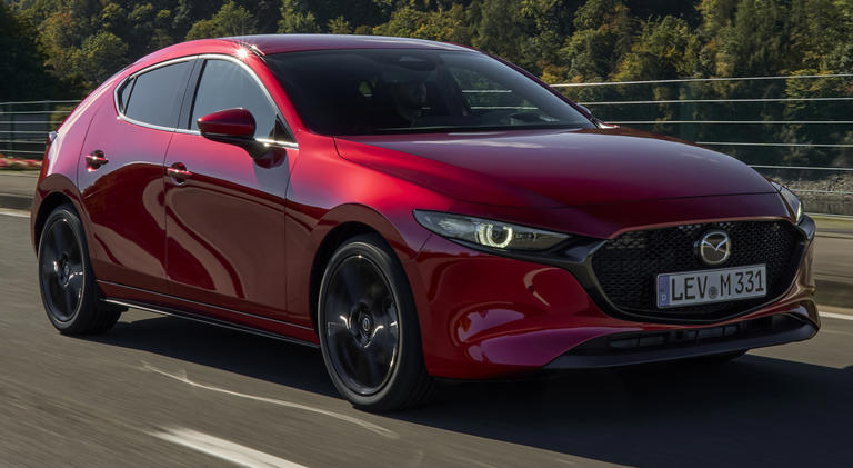 Mazda3 si aggiorna con il model year 2027. Aumenta la dotazione e la ...