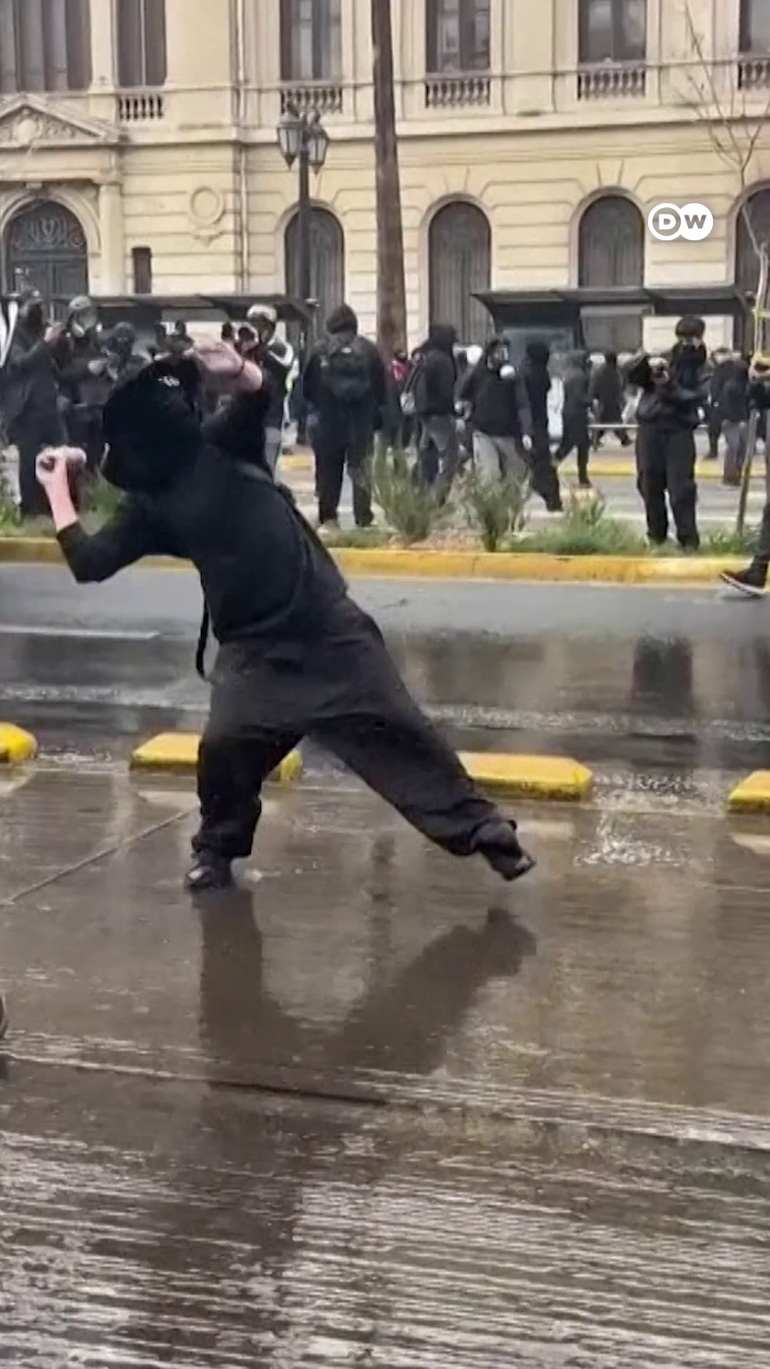 Student strike turns violent in Chile