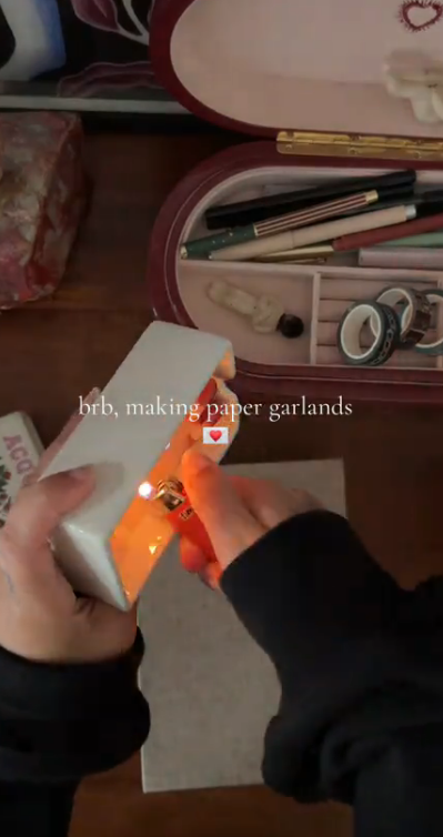 How to make cute paper garlands