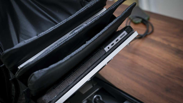 Lepow 16in quad monitor for laptop review: A surprisingly portable ...