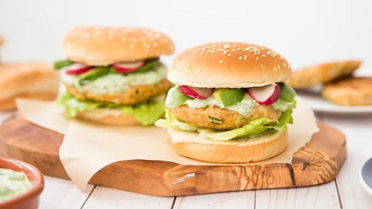 Memorize this simple sauce for fish burgers you'll want to eat every night