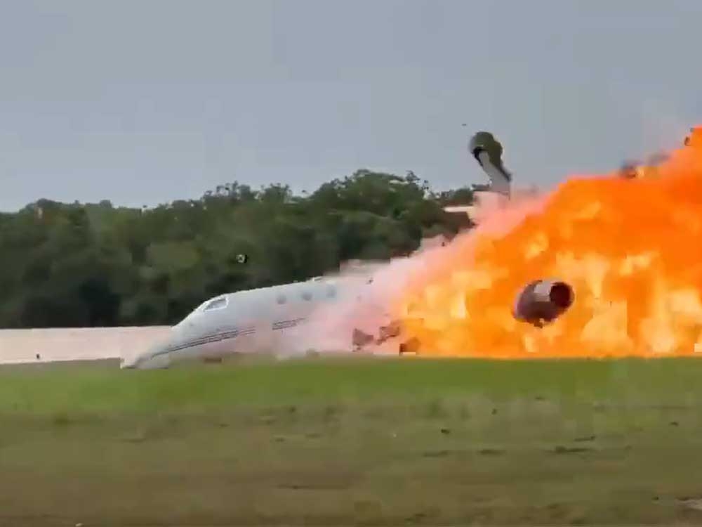 Private jet on its way to pick up ex-MLBer Yadier Molina crashes in ...
