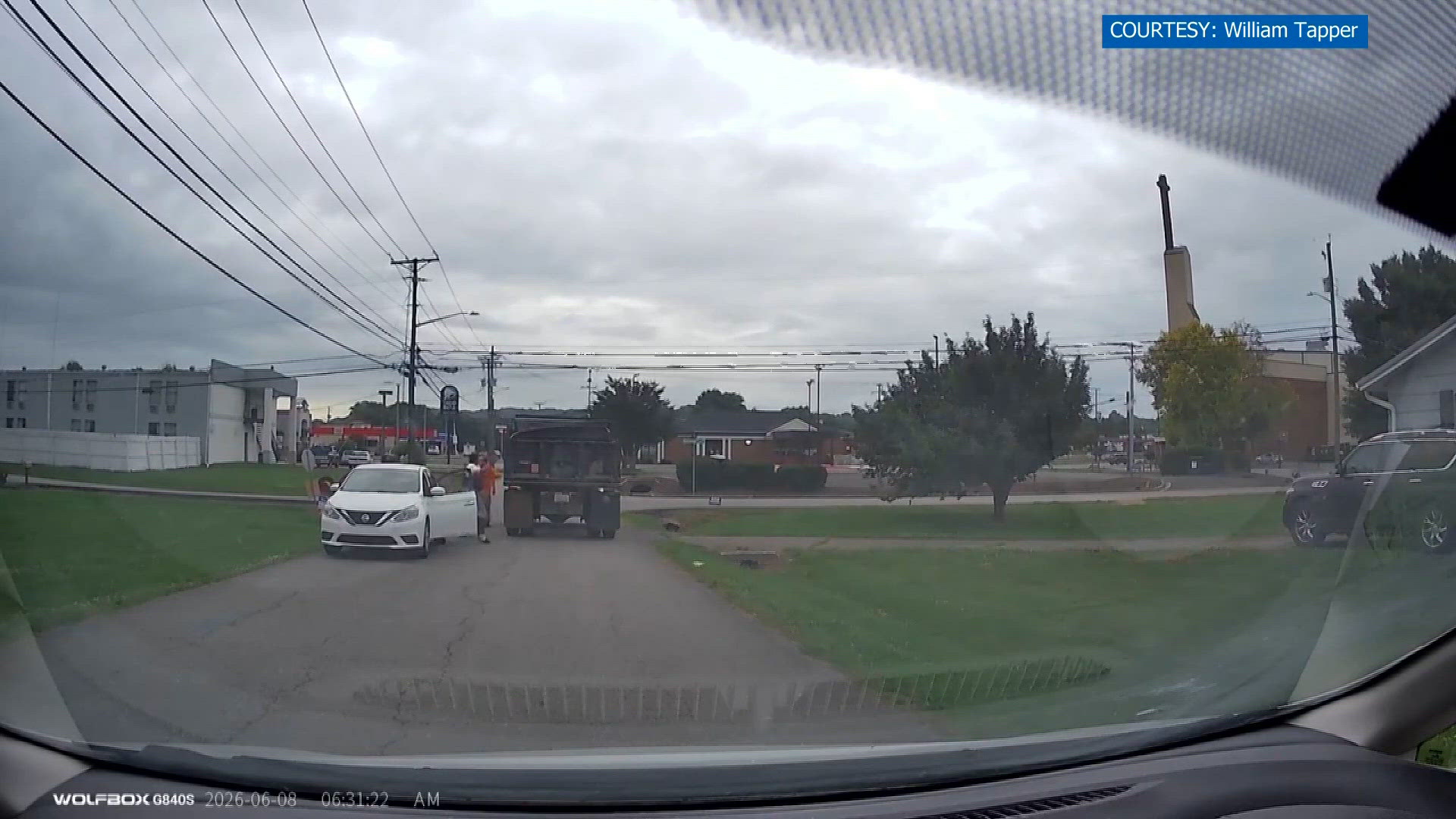 Knoxville police arrest man after punching utility worker, officials say
