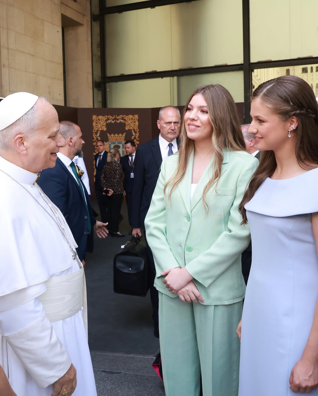 La princesa Leonor y la infanta Sofía fans de Bad Bunny; así ...