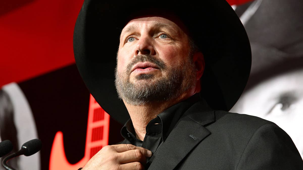Garth Brooks moved to tears viewing the Declaration of Independence in DC