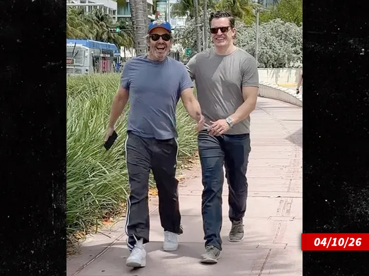 Andy Cohen details how he met boyfriend Kevin Sobieski