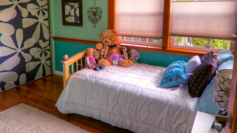 Early 2000s bedroom decor you'd be thrilled to find at the thrift store