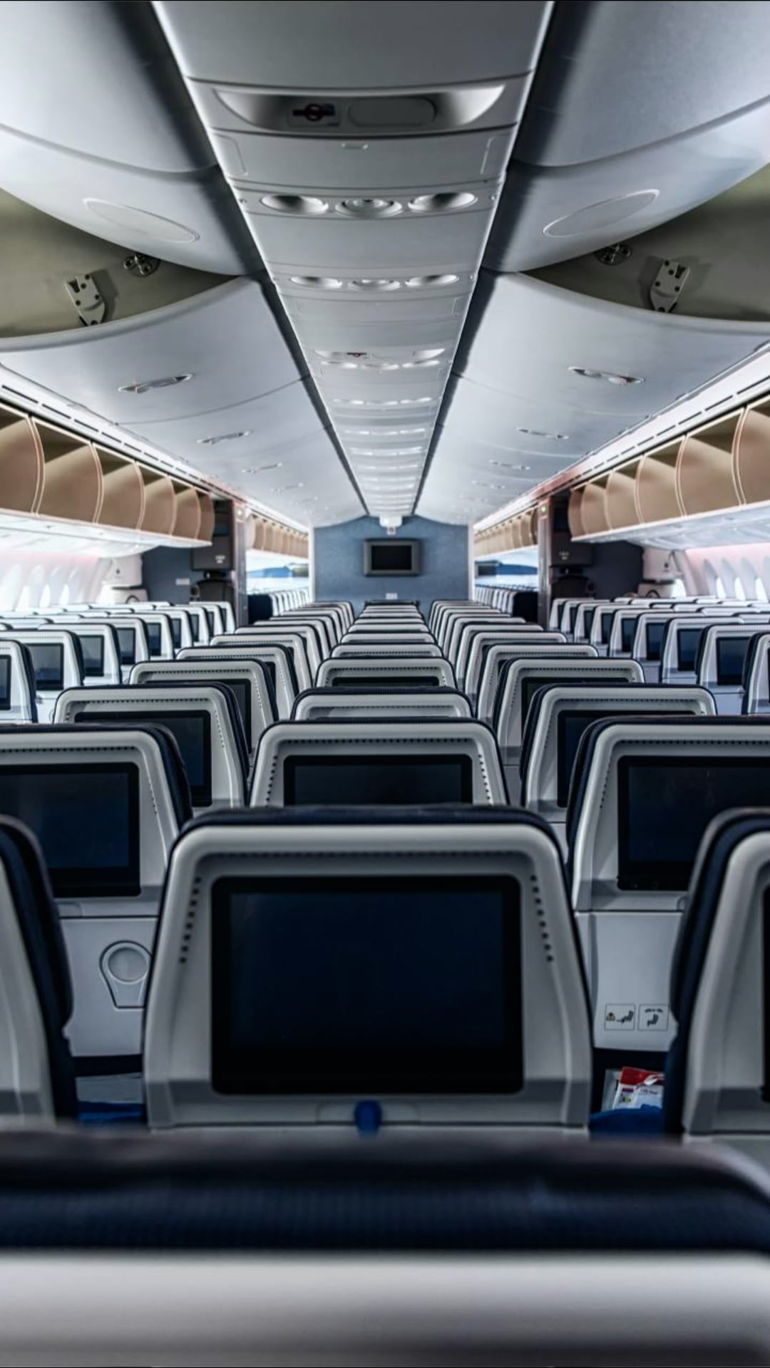 The unspoken rules of empty middle seats on a flight