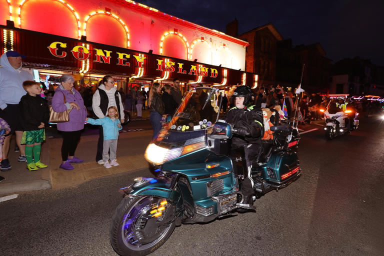 Scarborough Gold Wings parade to return to West Pier