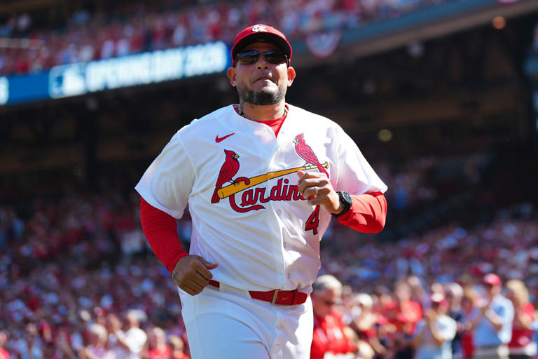Plane crashes en route to pick up MLB legend, killing two