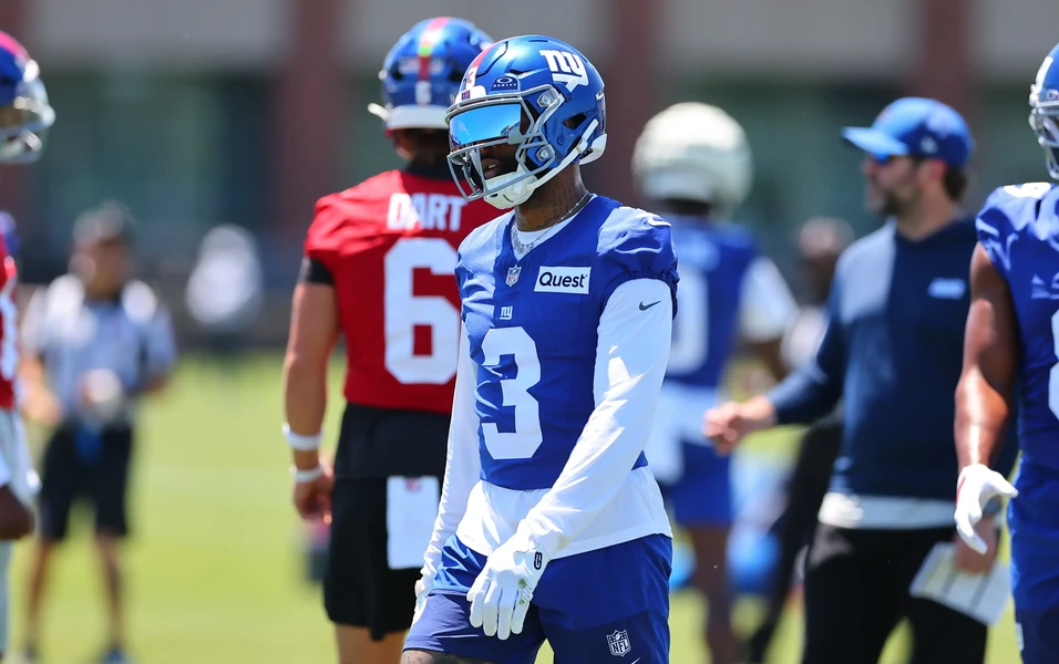 Giants minicamp opens with roster battles and strategic shifts