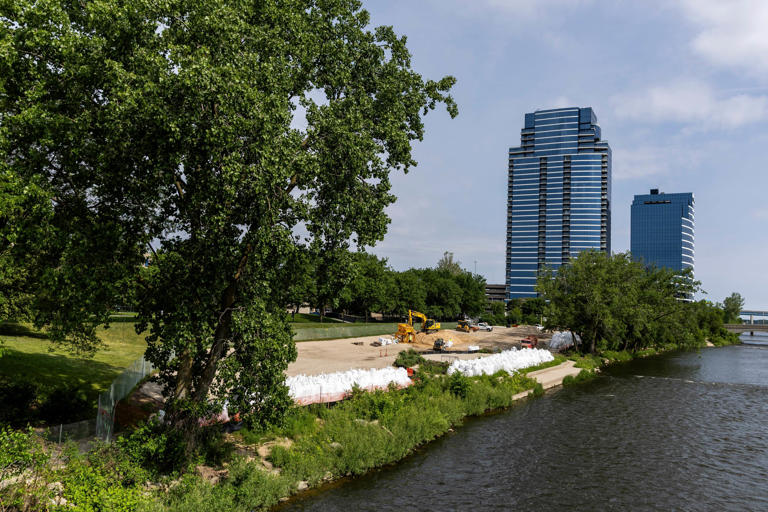 Grand Rapids’ Ah-Nab-Awen Park closes for river restoration staging
