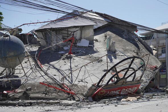 Death toll rises after 7.8 earthquake rocks Philippines as rescuers ...