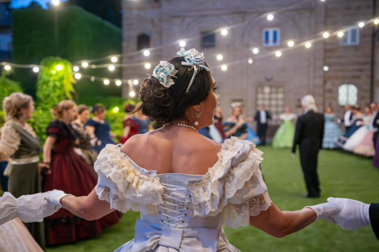 Pesaro si trasforma in un salotto dell'Ottocento con il Gran Ballo dell ...