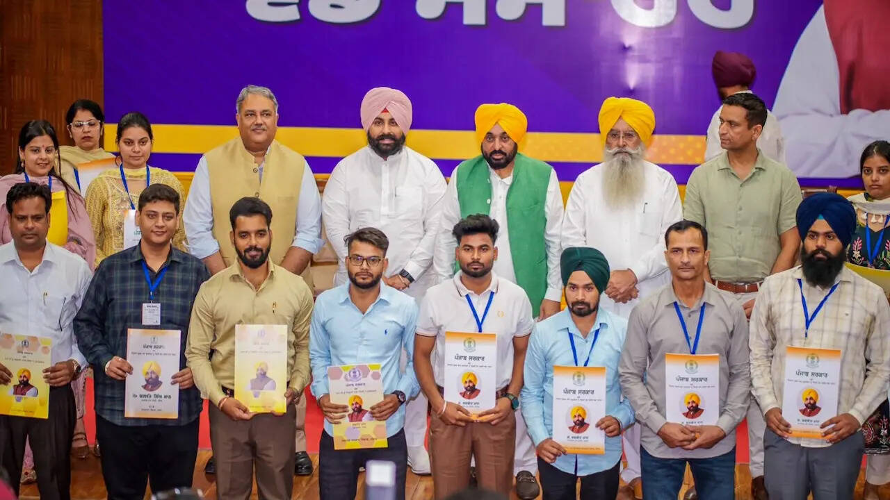 Mission Rozgar: Punjab CM hands over appointment letters to 355 youth ...