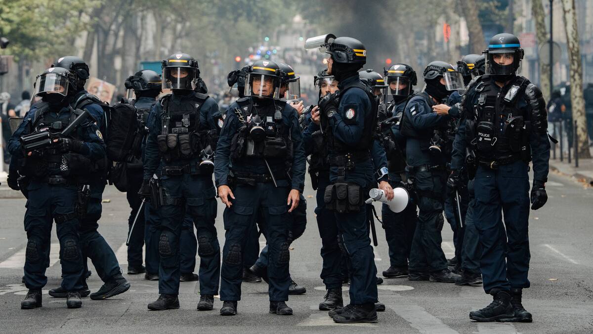 Police, gendarmerie, armées, justice : plus de 14'000 personnes ...