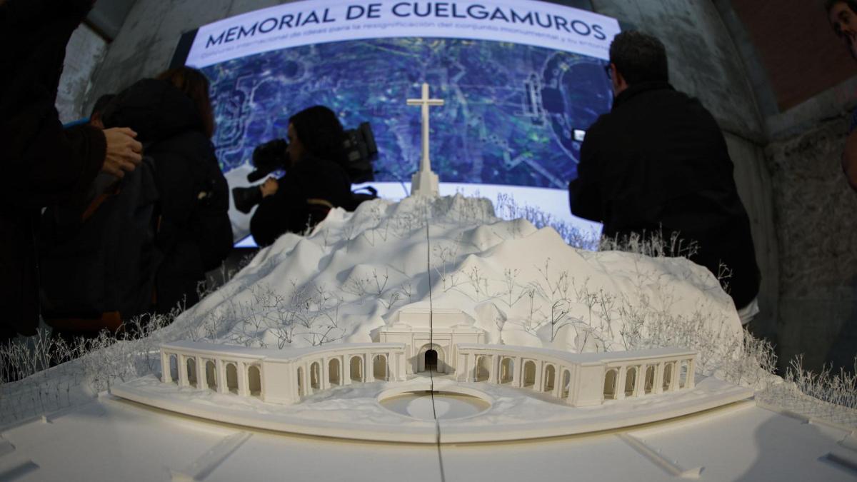 Un grupo de profesores, historiadores y juristas presenta un documento ...