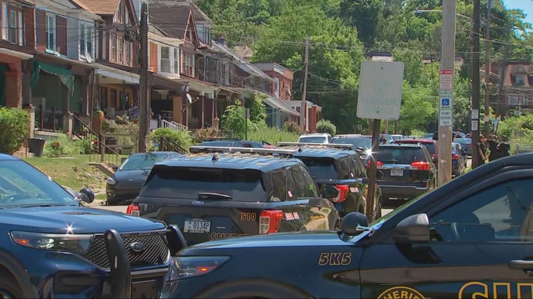 Police surround home in Wilkinsburg