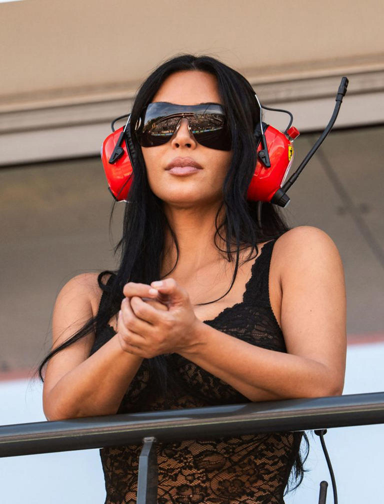 Kim Kardashian roba miradas y demuestra su apoyo incondicional a Lewis ...