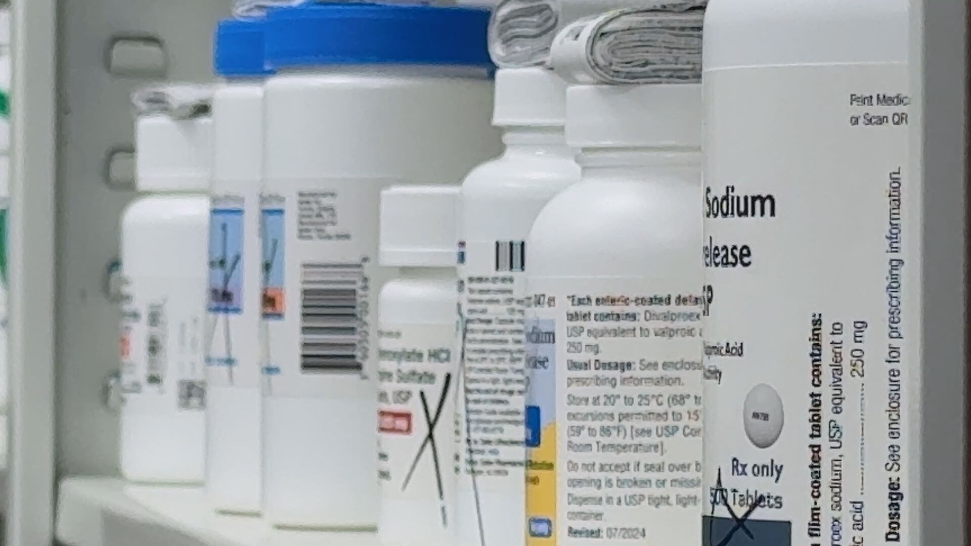 Lawmakers at the end of session try to appease both sides in drug ...