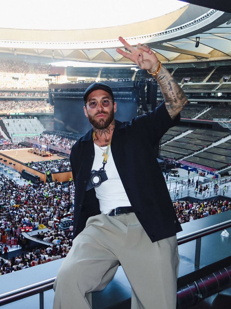 Penélope Cruz vuelve al concierto de Bad Bunny y disfruta de una noche ...