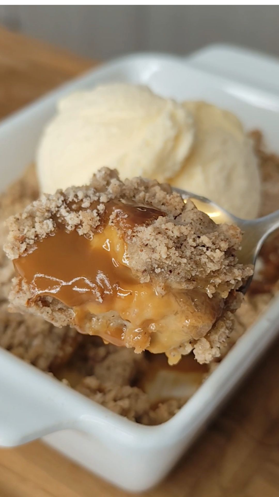 Crumble de banana com doce de leite