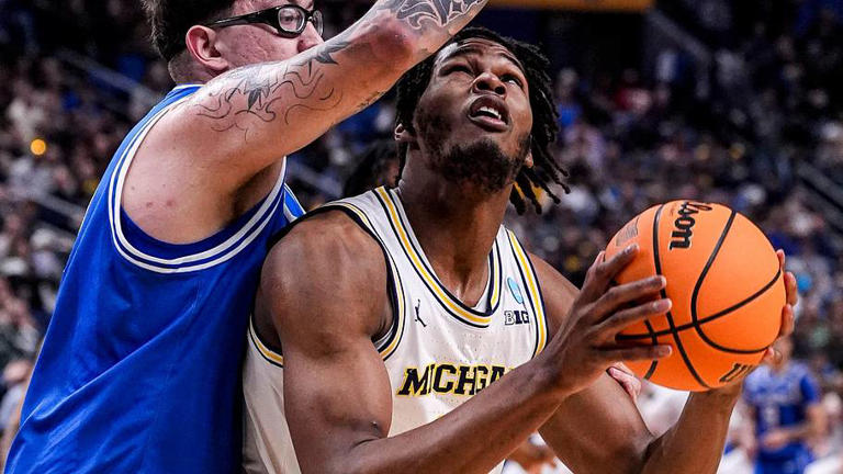 Hornets trade into top 10 to fix glaring issue in new mock draft projection