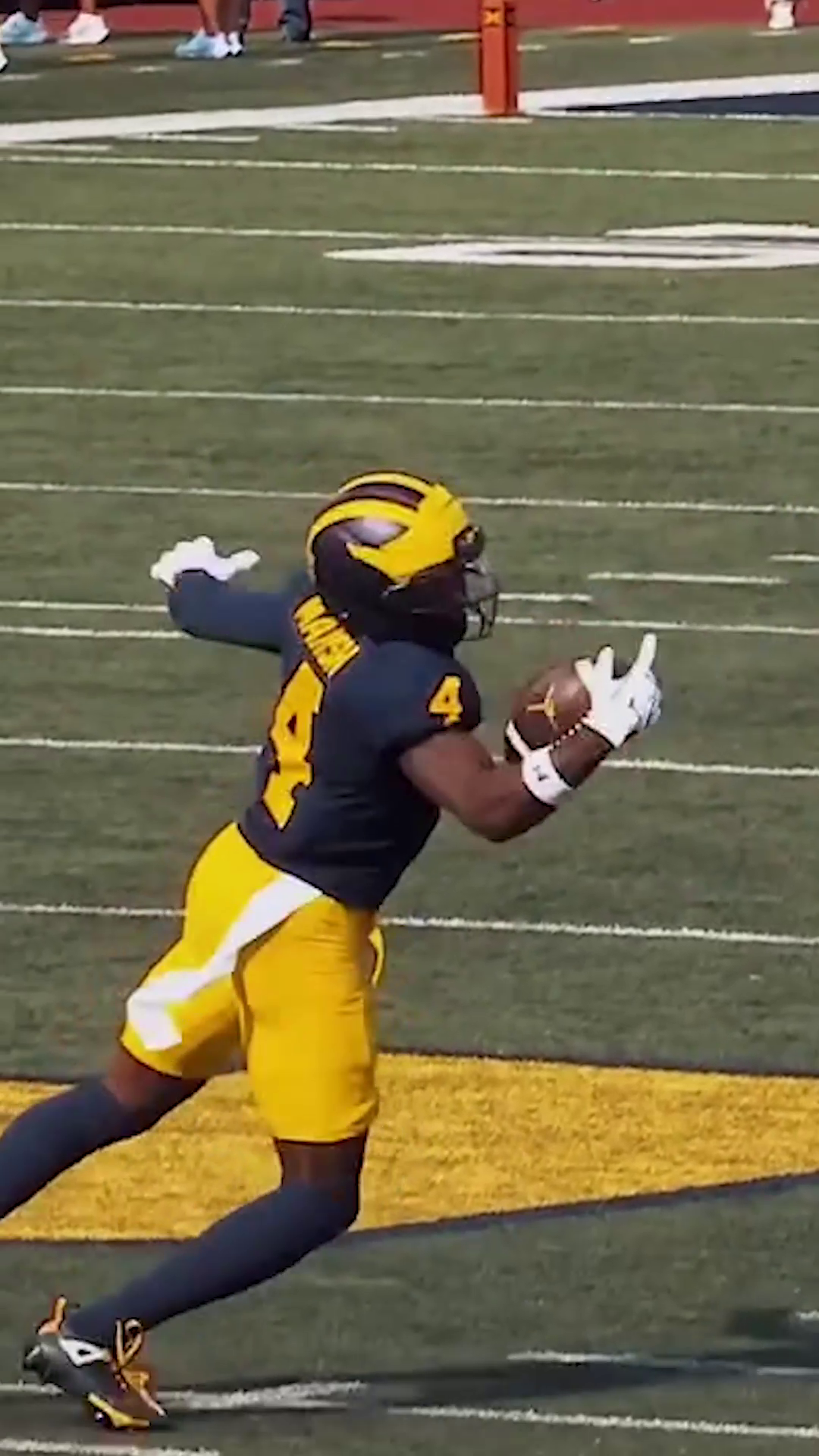 Andrew Marsh wins 'Good Hands Play of the Game' with an insane catch
