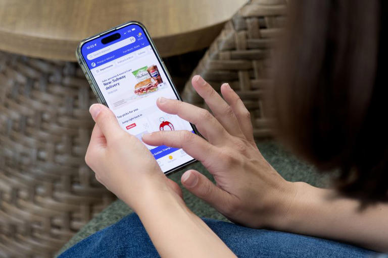 Walmart now lets you order food delivery through the app