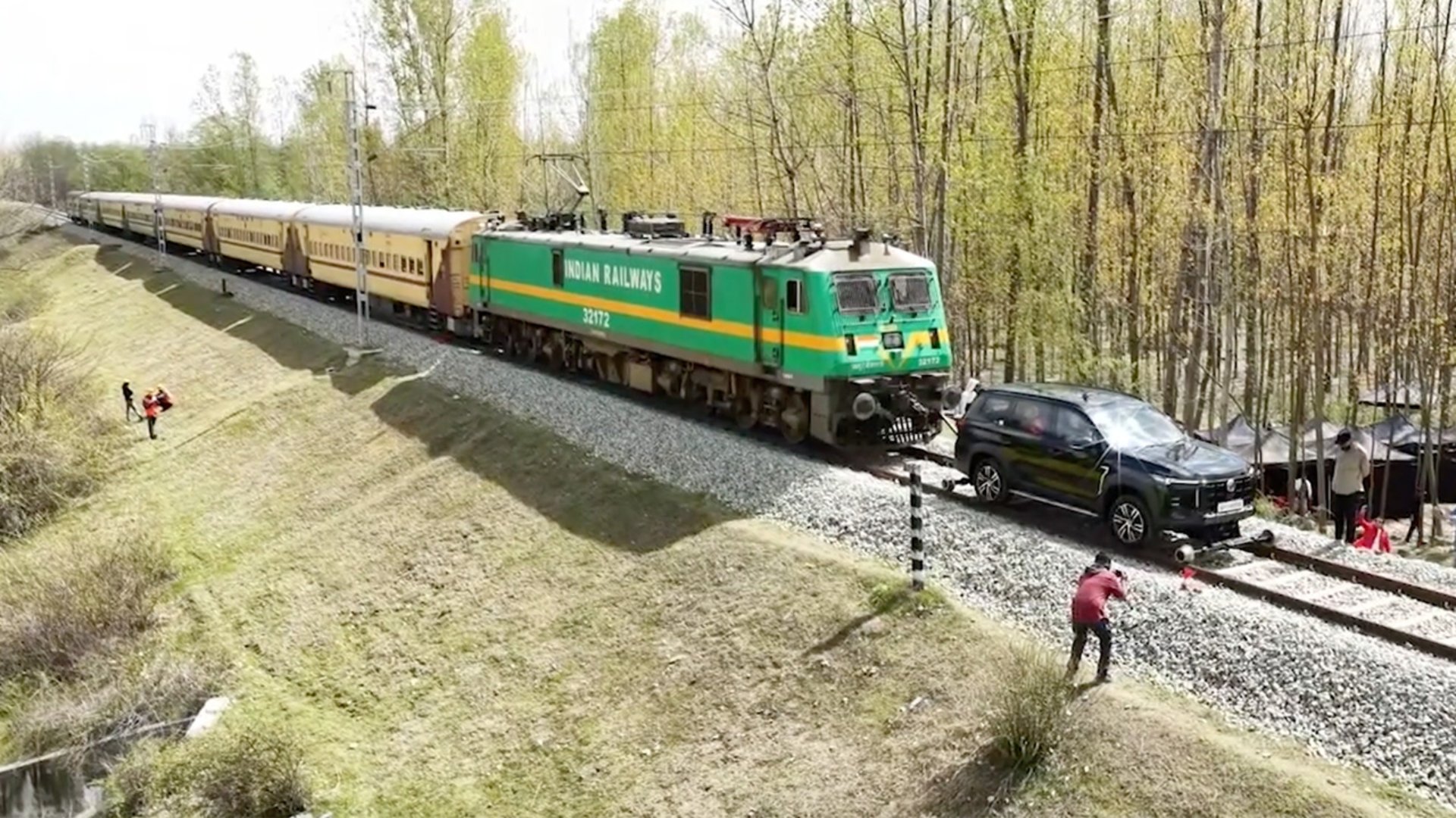 Heaviest train pulled by a sport utility vehicle on rail - 406.4 metric ...