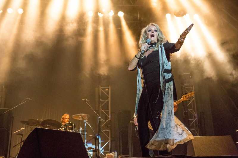 Worry continues: Bonnie Tyler celebrates 75th birthday in hospital